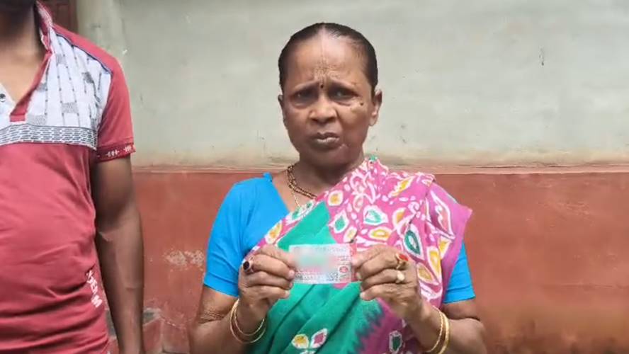 Jalpaiguri: ছেলে ডেলিভারির কাজ করে, অভাবের সংসার সামলে কোটিপতি হলেন ...